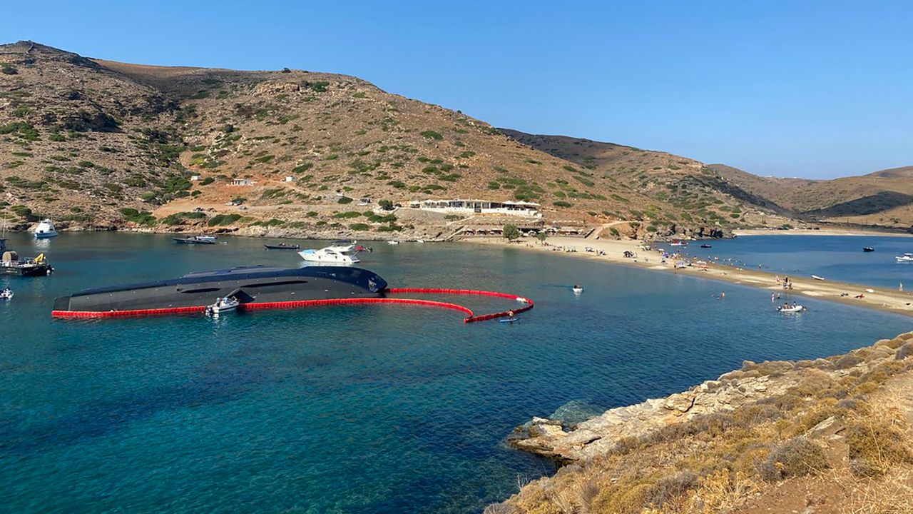 M/Y 007 Runs Aground and Sinks in Greece